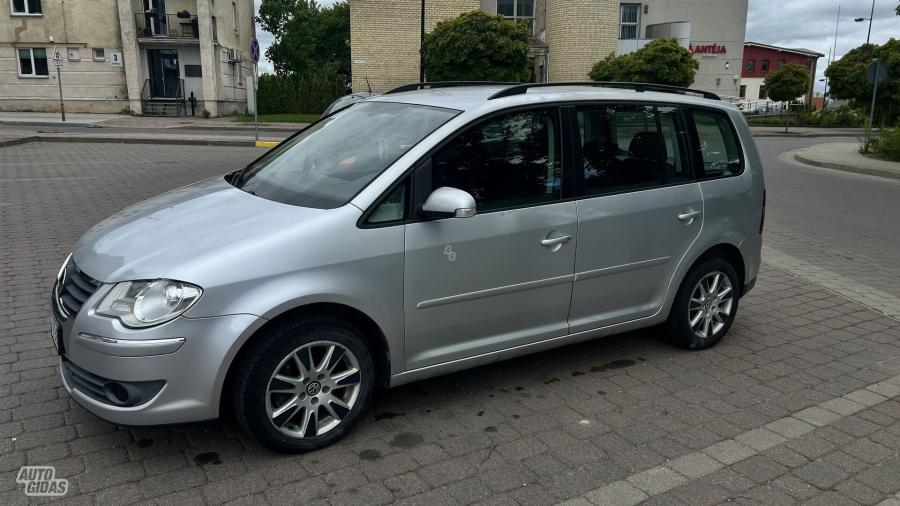 Grey Volkswagen Touran 2009 in Utena, with an engine capacity of 2.00 L and mileage of 300 thousand km for 1999 €, photo 4 on AUTOMOTO.COM.LV