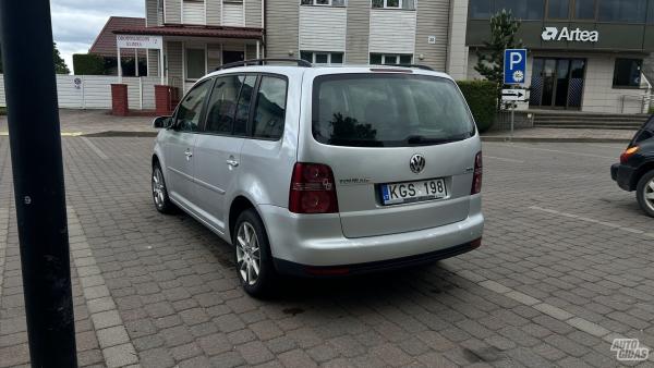 Pelēks Volkswagen Touran 2009 Utena, ar dzinēja tilpumu 2.00 L un nobraukumu 300 tūkst. km par 1999 €, foto 4 vietnē AUTOMOTO.COM.LV