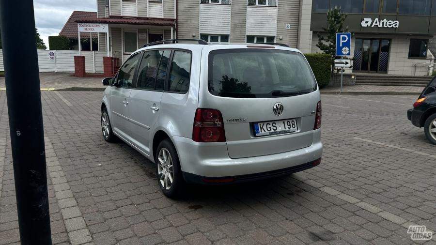 Grey Volkswagen Touran 2009 in Utena, with an engine capacity of 2.00 L and mileage of 300 thousand km for 1999 €, photo 5 on AUTOMOTO.COM.LV