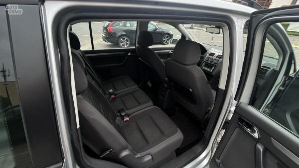 Pelēks Volkswagen Touran 2009 Utena, ar dzinēja tilpumu 2.00 L un nobraukumu 300 tūkst. km par 1999 €, foto 6 vietnē AUTOMOTO.COM.LV