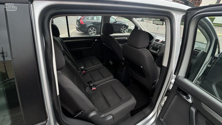 Grey Volkswagen Touran 2009 in Utena, with an engine capacity of 2.00 L and mileage of 300 thousand km for 1999 €, photo 7 on AUTOMOTO.COM.LV