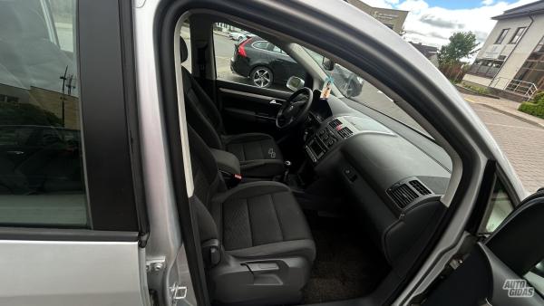 Pelēks Volkswagen Touran 2009 Utena, ar dzinēja tilpumu 2.00 L un nobraukumu 300 tūkst. km par 1999 €, foto 9 vietnē AUTOMOTO.COM.LV