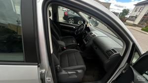 Grey Volkswagen Touran 2009 in Utena, with an engine capacity of 2.00 L and mileage of 300 thousand km for 1999 €, photo 10 on AUTOMOTO.COM.LV