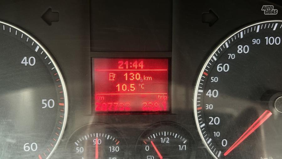 Grey Volkswagen Touran 2009 in Utena, with an engine capacity of 2.00 L and mileage of 300 thousand km for 1999 €, photo 14 on AUTOMOTO.COM.LV