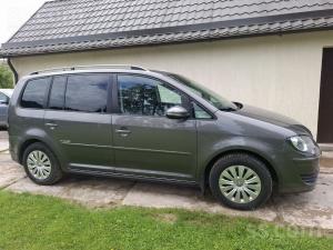 Pelēks Volkswagen Touran 2009 Ogre, ar dzinēja tilpumu 1.90 L un nobraukumu 250 tūkst. km par 3800 €, foto  vietnē AUTOMOTO.COM.LV