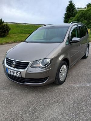 Pelēks Volkswagen Touran 2009 Mažeikiai, ar dzinēja tilpumu 1.90 L un nobraukumu 271 tūkst. km par 4199 €, foto  vietnē AUTOMOTO.COM.LV