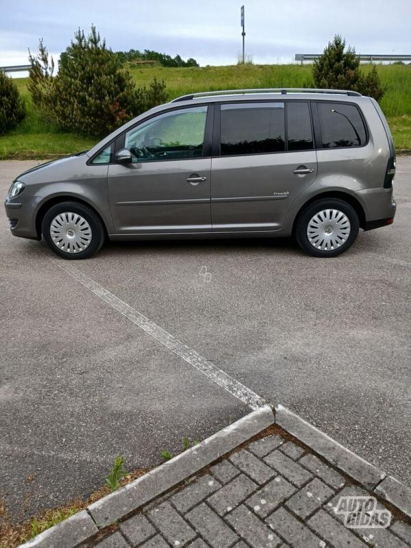 Pelēks Volkswagen Touran 2009 Mažeikiai, ar dzinēja tilpumu 1.90 L un nobraukumu 271 tūkst. km par 4199 €, foto 9 vietnē AUTOMOTO.COM.LV