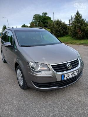 Pelēks Volkswagen Touran 2009 Mažeikiai, ar dzinēja tilpumu 1.90 L un nobraukumu 271 tūkst. km par 4199 €, foto 3 vietnē AUTOMOTO.COM.LV