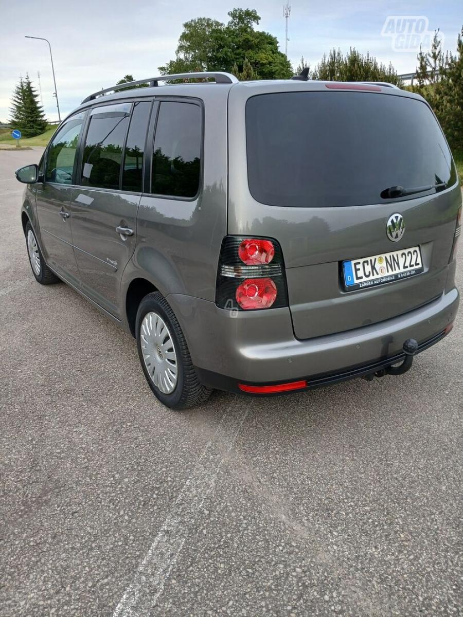 Pelēks Volkswagen Touran 2009 Mažeikiai, ar dzinēja tilpumu 1.90 L un nobraukumu 271 tūkst. km par 4199 €, foto 6 vietnē AUTOMOTO.COM.LV