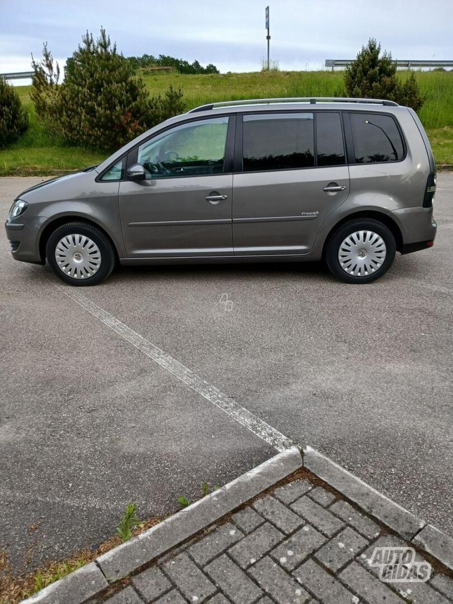 Pelēks Volkswagen Touran 2009 Mažeikiai, ar dzinēja tilpumu 1.90 L un nobraukumu 271 tūkst. km par 4199 €, foto 10 vietnē AUTOMOTO.COM.LV