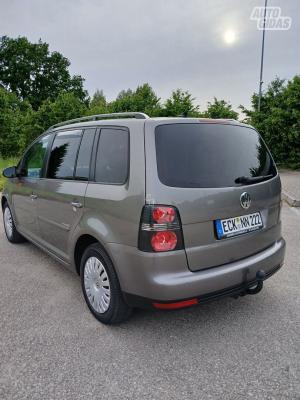 Pelēks Volkswagen Touran 2009 Mažeikiai, ar dzinēja tilpumu 1.90 L un nobraukumu 271 tūkst. km par 4199 €, foto 14 vietnē AUTOMOTO.COM.LV