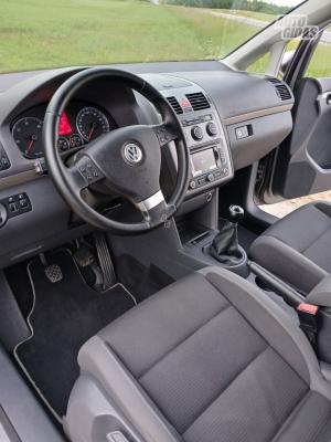 Pelēks Volkswagen Touran 2009 Mažeikiai, ar dzinēja tilpumu 1.90 L un nobraukumu 271 tūkst. km par 4199 €, foto 19 vietnē AUTOMOTO.COM.LV