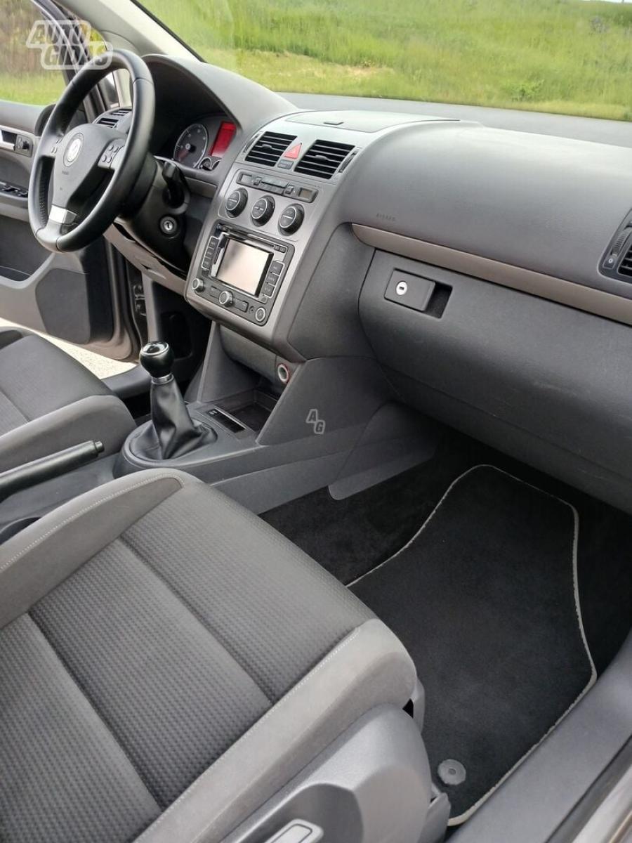 Pelēks Volkswagen Touran 2009 Mažeikiai, ar dzinēja tilpumu 1.90 L un nobraukumu 271 tūkst. km par 4199 €, foto 20 vietnē AUTOMOTO.COM.LV