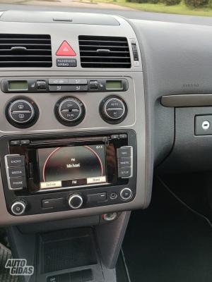 Pelēks Volkswagen Touran 2009 Mažeikiai, ar dzinēja tilpumu 1.90 L un nobraukumu 271 tūkst. km par 4199 €, foto 21 vietnē AUTOMOTO.COM.LV