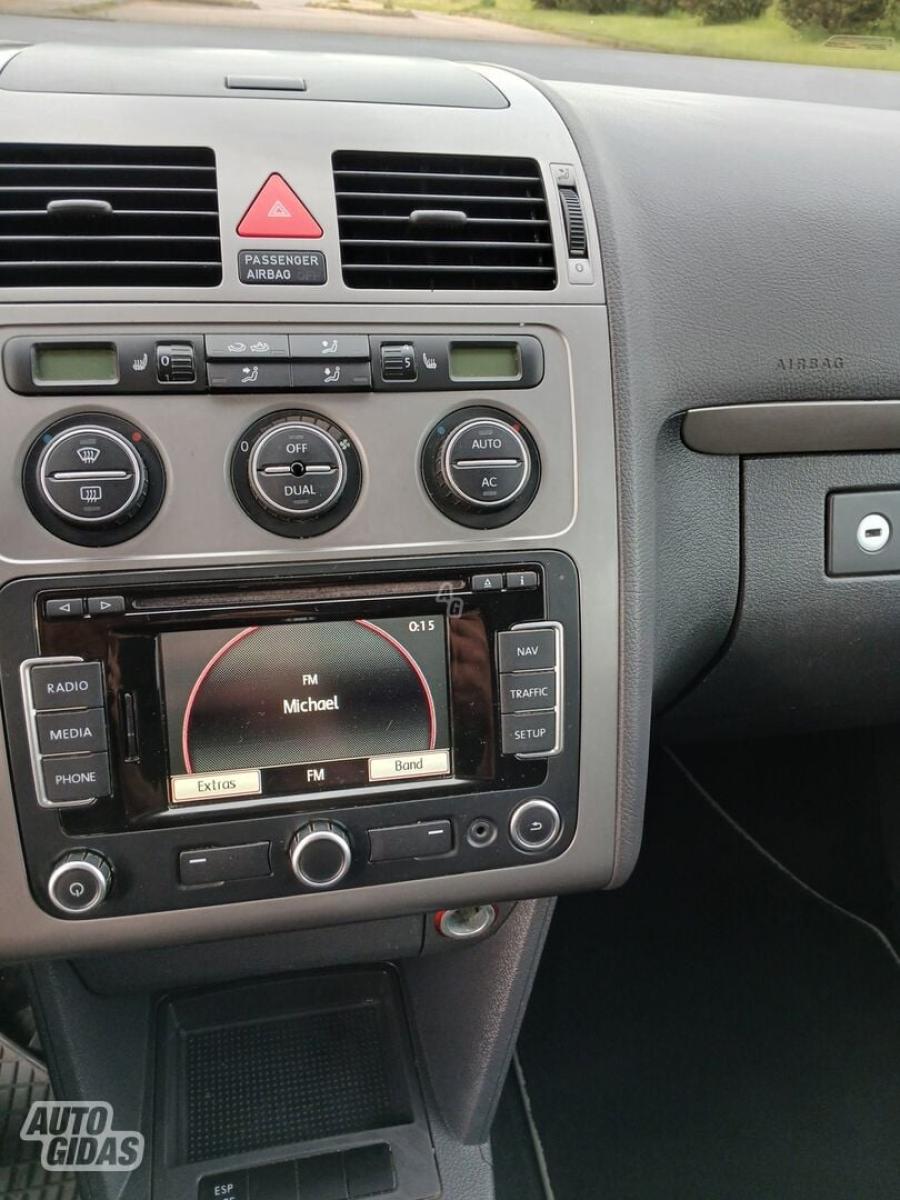 Pelēks Volkswagen Touran 2009 Mažeikiai, ar dzinēja tilpumu 1.90 L un nobraukumu 271 tūkst. km par 4199 €, foto 21 vietnē AUTOMOTO.COM.LV