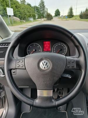 Pelēks Volkswagen Touran 2009 Mažeikiai, ar dzinēja tilpumu 1.90 L un nobraukumu 271 tūkst. km par 4199 €, foto 22 vietnē AUTOMOTO.COM.LV