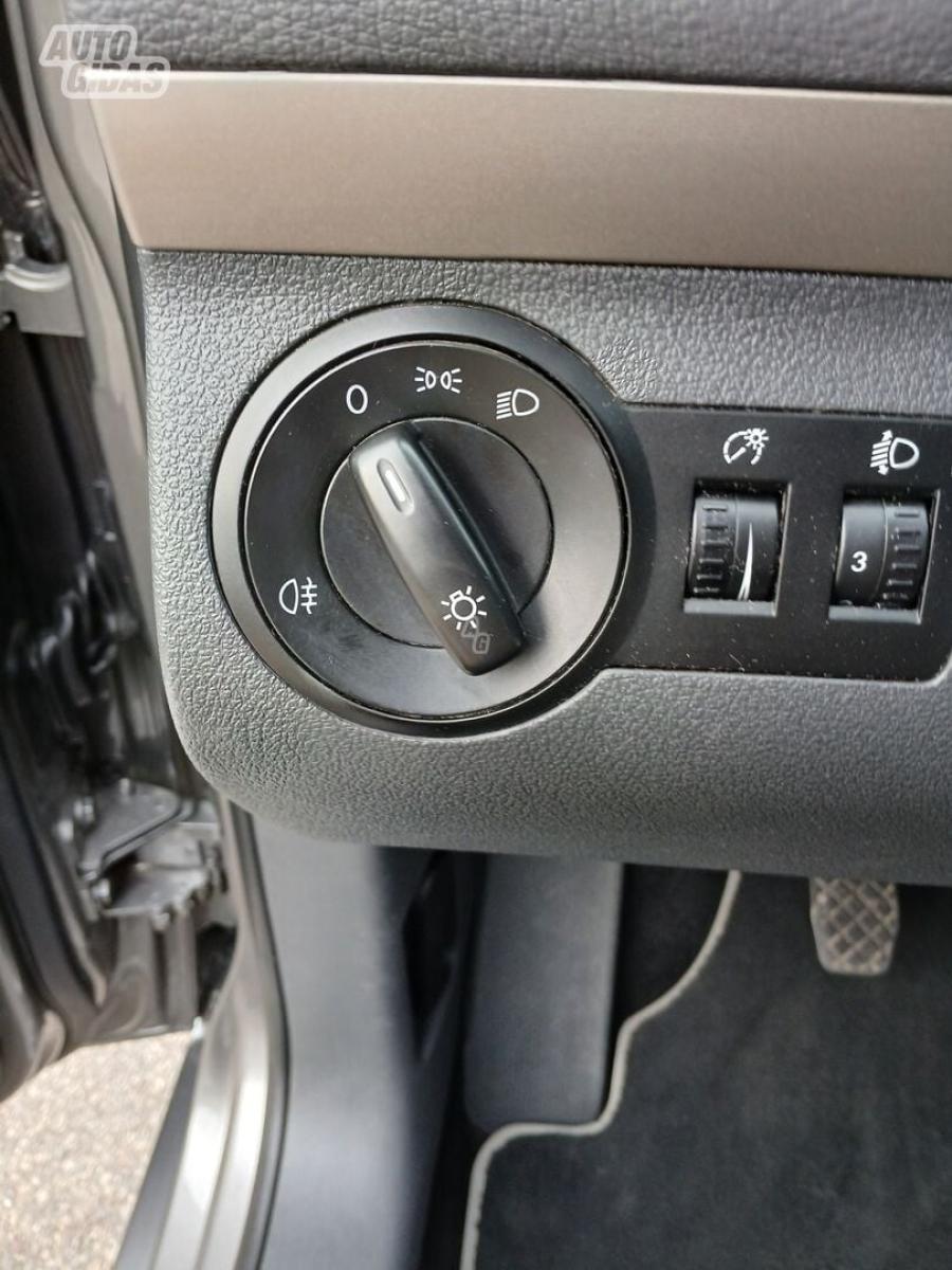 Pelēks Volkswagen Touran 2009 Mažeikiai, ar dzinēja tilpumu 1.90 L un nobraukumu 271 tūkst. km par 4199 €, foto 23 vietnē AUTOMOTO.COM.LV