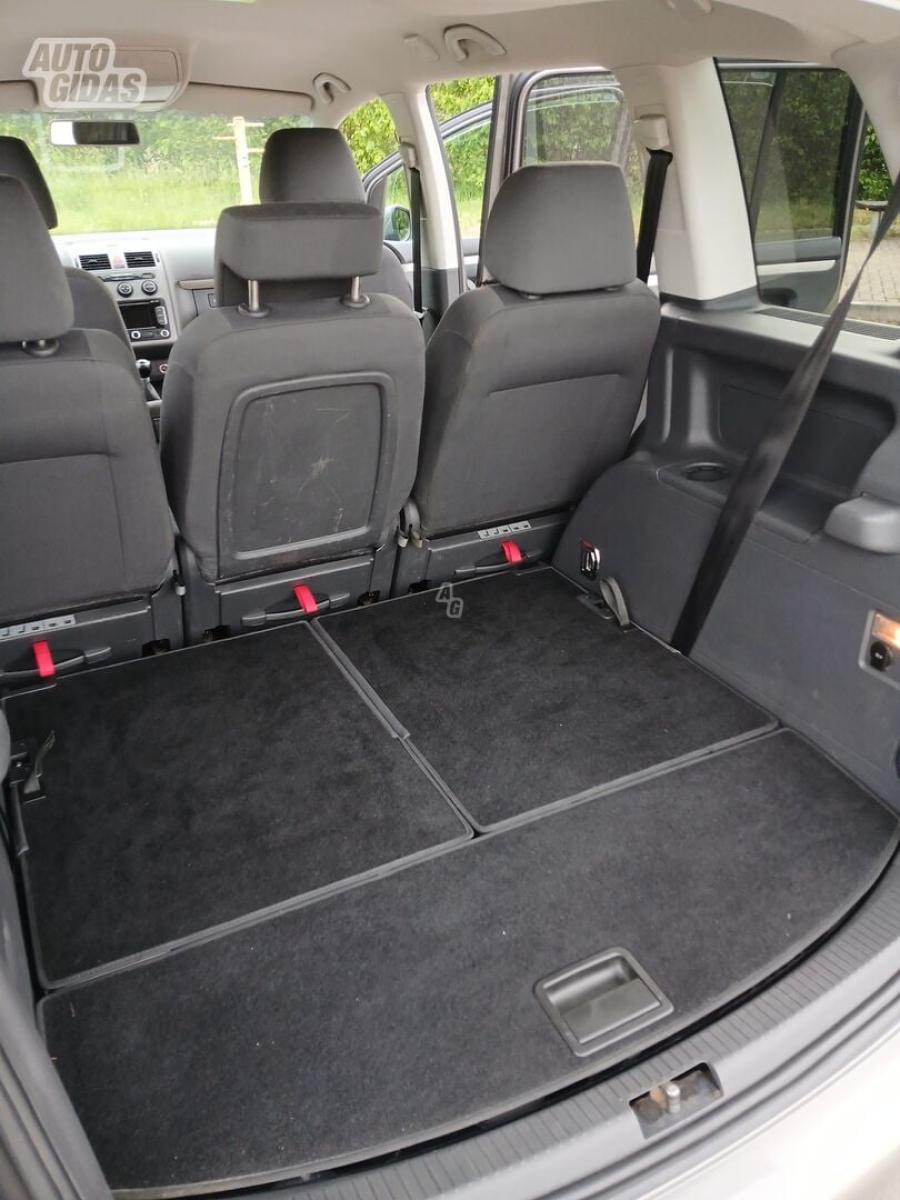 Pelēks Volkswagen Touran 2009 Mažeikiai, ar dzinēja tilpumu 1.90 L un nobraukumu 271 tūkst. km par 4199 €, foto 29 vietnē AUTOMOTO.COM.LV