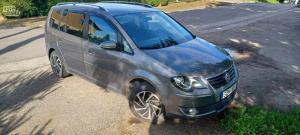 Pelēks Volkswagen Touran 2009 Viļņa, ar dzinēja tilpumu 2.00 L un nobraukumu 322 tūkst. km par 1899 €, foto  vietnē AUTOMOTO.COM.LV