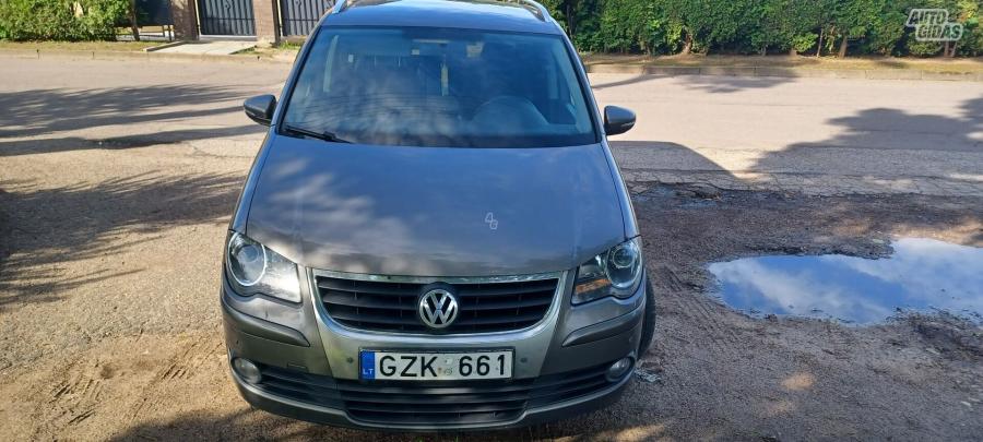 Grey Volkswagen Touran 2009 in Vilnius, with an engine capacity of 2.00 L and mileage of 322 thousand km for 1899 €, photo 3 on AUTOMOTO.COM.LV