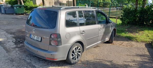 Pelēks Volkswagen Touran 2009 Viļņa, ar dzinēja tilpumu 2.00 L un nobraukumu 322 tūkst. km par 1550 €, foto 6 vietnē AUTOMOTO.COM.LV