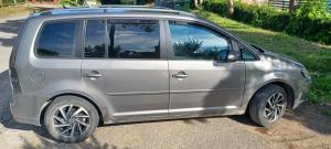 Grey Volkswagen Touran 2009 in Vilnius, with an engine capacity of 2.00 L and mileage of 322 thousand km for 1899 €, photo 8 on AUTOMOTO.COM.LV