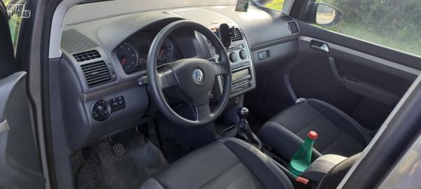 Pelēks Volkswagen Touran 2009 Viļņa, ar dzinēja tilpumu 2.00 L un nobraukumu 322 tūkst. km par 1550 €, foto 10 vietnē AUTOMOTO.COM.LV
