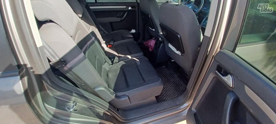 Grey Volkswagen Touran 2009 in Vilnius, with an engine capacity of 2.00 L and mileage of 322 thousand km for 1899 €, photo 15 on AUTOMOTO.COM.LV