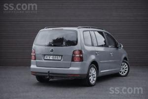 Pelēks Volkswagen Touran 2009 Rīga, ar dzinēja tilpumu 1.90 L un nobraukumu 280 tūkst. km par 4990 €, foto 4 vietnē AUTOMOTO.COM.LV