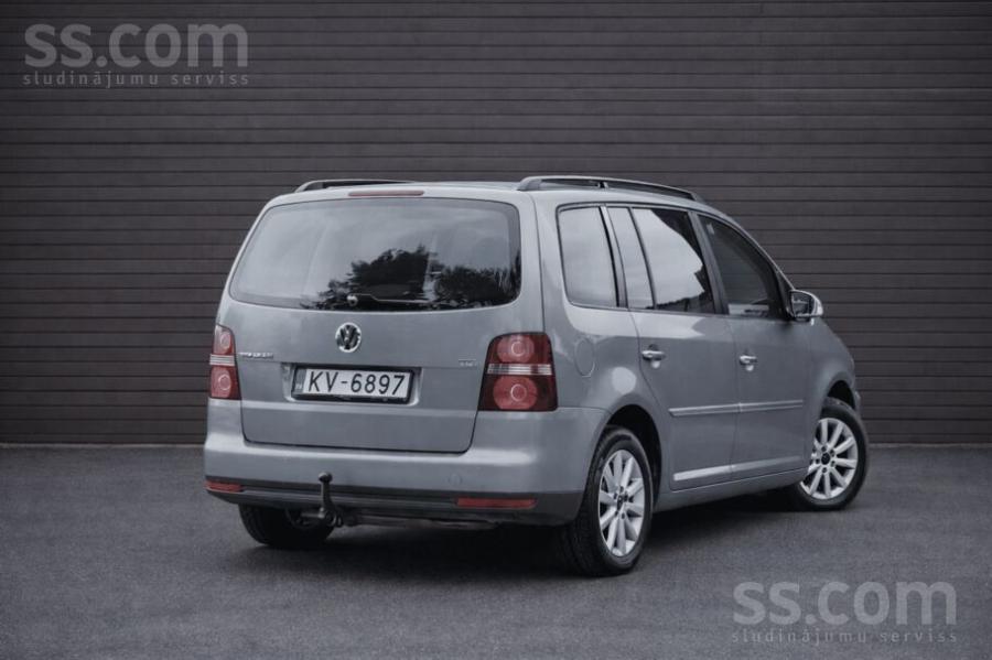 Pelēks Volkswagen Touran 2009 Rīga, ar dzinēja tilpumu 1.90 L un nobraukumu 280 tūkst. km par 4990 €, foto 4 vietnē AUTOMOTO.COM.LV