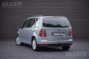 Pelēks Volkswagen Touran 2009 Rīga, ar dzinēja tilpumu 1.90 L un nobraukumu 280 tūkst. km par 4990 €, foto 5 vietnē AUTOMOTO.COM.LV
