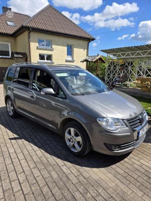 Grey Volkswagen Touran 2009 in Kursenai, with an engine capacity of 1.39 L and mileage of 184 thousand km for 2500 €, photo  on AUTOMOTO.COM.LV
