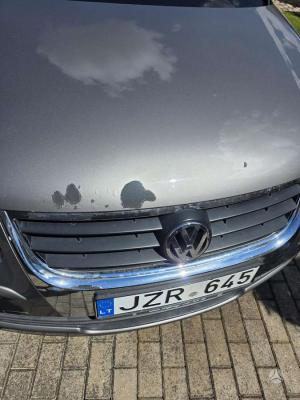 Grey Volkswagen Touran 2009 in Kursenai, with an engine capacity of 1.39 L and mileage of 184 thousand km for 2500 €, photo 4 on AUTOMOTO.COM.LV
