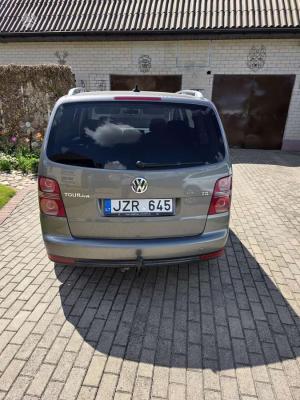 Grey Volkswagen Touran 2009 in Kursenai, with an engine capacity of 1.39 L and mileage of 184 thousand km for 2500 €, photo 8 on AUTOMOTO.COM.LV