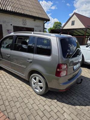 Grey Volkswagen Touran 2009 in Kursenai, with an engine capacity of 1.39 L and mileage of 184 thousand km for 2500 €, photo 9 on AUTOMOTO.COM.LV