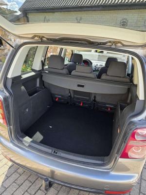 Grey Volkswagen Touran 2009 in Kursenai, with an engine capacity of 1.39 L and mileage of 184 thousand km for 2500 €, photo 14 on AUTOMOTO.COM.LV