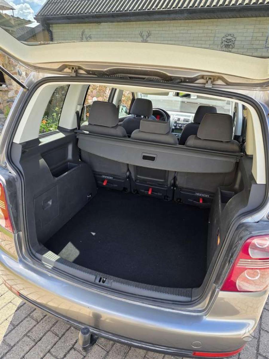 Grey Volkswagen Touran 2009 in Kursenai, with an engine capacity of 1.39 L and mileage of 184 thousand km for 2500 €, photo 14 on AUTOMOTO.COM.LV