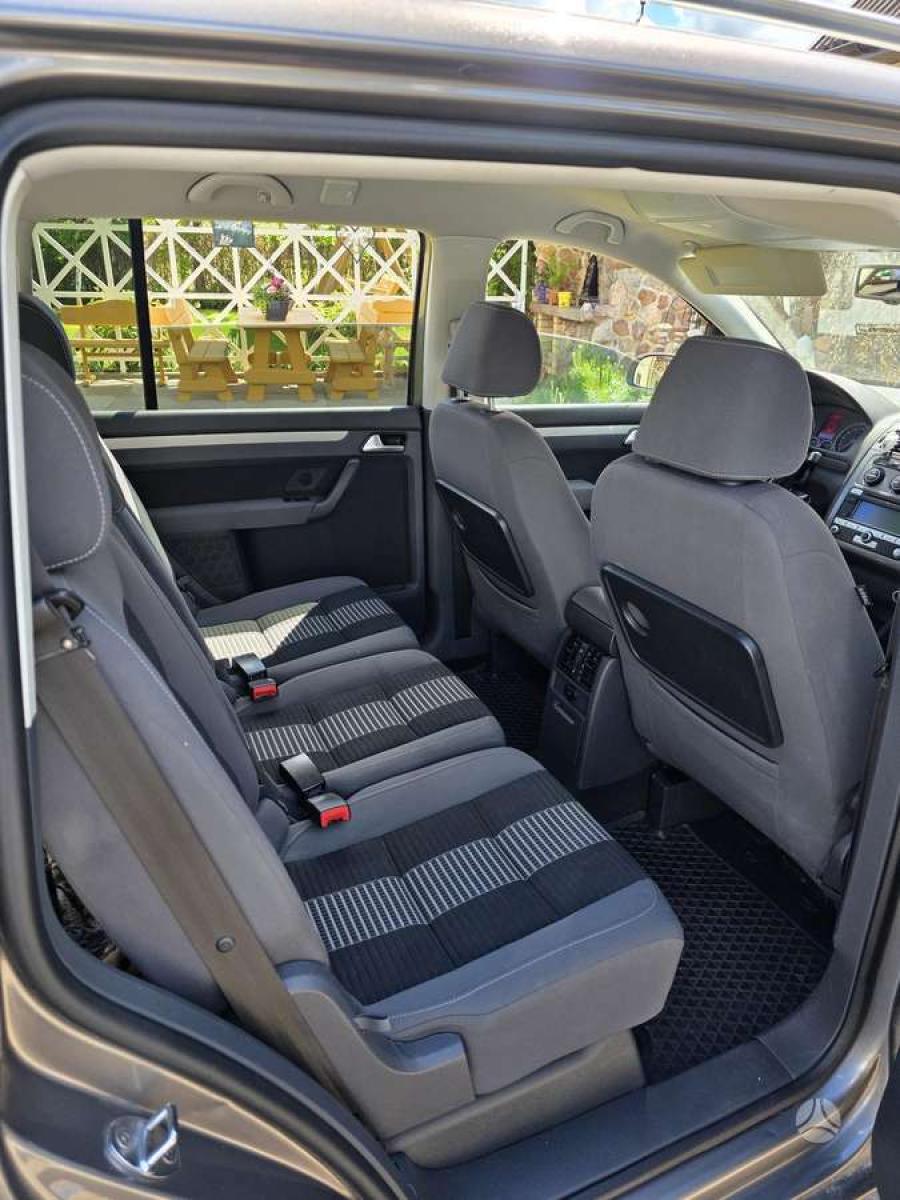 Grey Volkswagen Touran 2009 in Kursenai, with an engine capacity of 1.39 L and mileage of 184 thousand km for 2500 €, photo 15 on AUTOMOTO.COM.LV