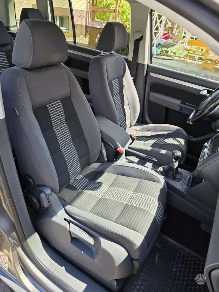 Grey Volkswagen Touran 2009 in Kursenai, with an engine capacity of 1.39 L and mileage of 184 thousand km for 2500 €, photo 19 on AUTOMOTO.COM.LV