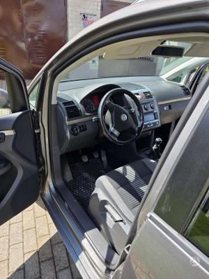 Grey Volkswagen Touran 2009 in Kursenai, with an engine capacity of 1.39 L and mileage of 184 thousand km for 2500 €, photo 20 on AUTOMOTO.COM.LV