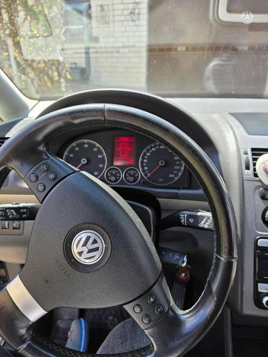 Grey Volkswagen Touran 2009 in Kursenai, with an engine capacity of 1.39 L and mileage of 184 thousand km for 2500 €, photo 21 on AUTOMOTO.COM.LV