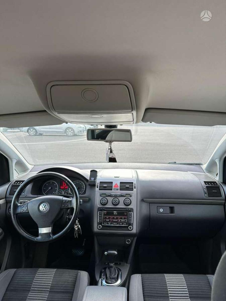 Серый Фольксваген Туран 2009 в Паневежис, объемом двигателя 1.97 л и пробегом 334 тыс. км за 3300 €, фото 8 на AUTOMOTO.COM.LV