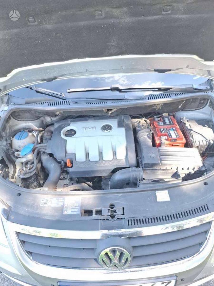 Grey Volkswagen Touran 2009 in Skuodas, with an engine capacity of 1.97 L and mileage of 320 thousand km for 2700 €, photo 13 on AUTOMOTO.COM.LV