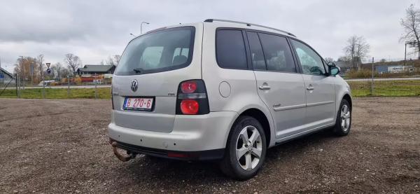 Grey Volkswagen Touran 2009 in Daugavpils, with an engine capacity of 1.90 L and mileage of 265 thousand km for 4250 €, photo 5 on AUTOMOTO.COM.LV