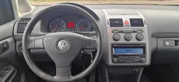 Grey Volkswagen Touran 2009 in Daugavpils, with an engine capacity of 1.90 L and mileage of 265 thousand km for 4250 €, photo 10 on AUTOMOTO.COM.LV