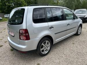 Pelēks Volkswagen Touran 2009 Limbaži, ar dzinēja tilpumu 1.90 L un nobraukumu 255 tūkst. km par 4550 €, foto 5 vietnē AUTOMOTO.COM.LV