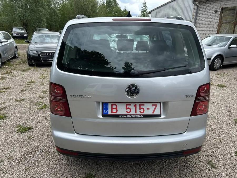 Pelēks Volkswagen Touran 2009 Limbaži, ar dzinēja tilpumu 1.90 L un nobraukumu 255 tūkst. km par 4550 €, foto 6 vietnē AUTOMOTO.COM.LV