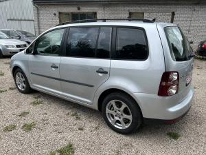 Pelēks Volkswagen Touran 2009 Limbaži, ar dzinēja tilpumu 1.90 L un nobraukumu 255 tūkst. km par 4550 €, foto 7 vietnē AUTOMOTO.COM.LV