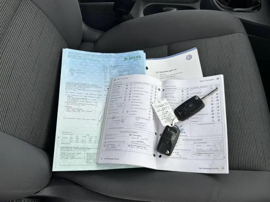 Pelēks Volkswagen Touran 2009 Limbaži, ar dzinēja tilpumu 1.90 L un nobraukumu 255 tūkst. km par 4550 €, foto 12 vietnē AUTOMOTO.COM.LV