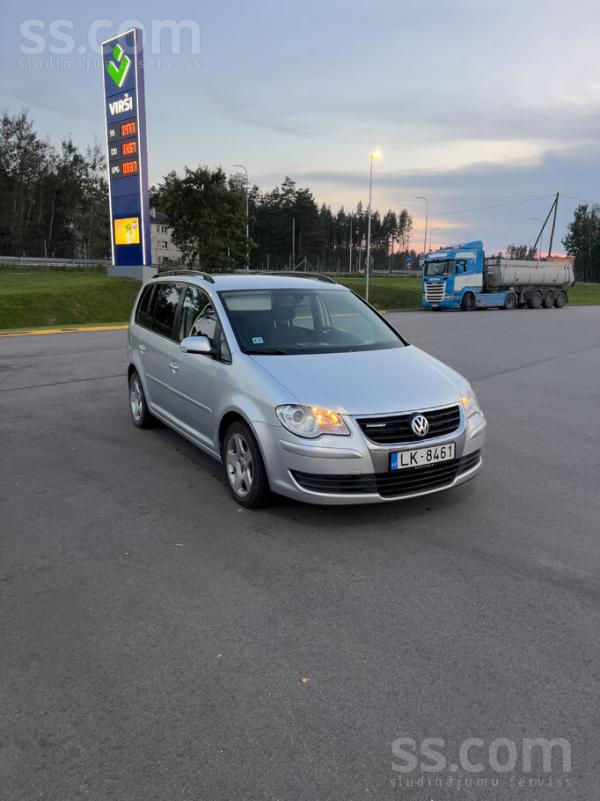 Grey Volkswagen Touran 2009 in Riga, with an engine capacity of 1.90 L and mileage of 414 thousand km for 2800 €, photo 2 on AUTOMOTO.COM.LV